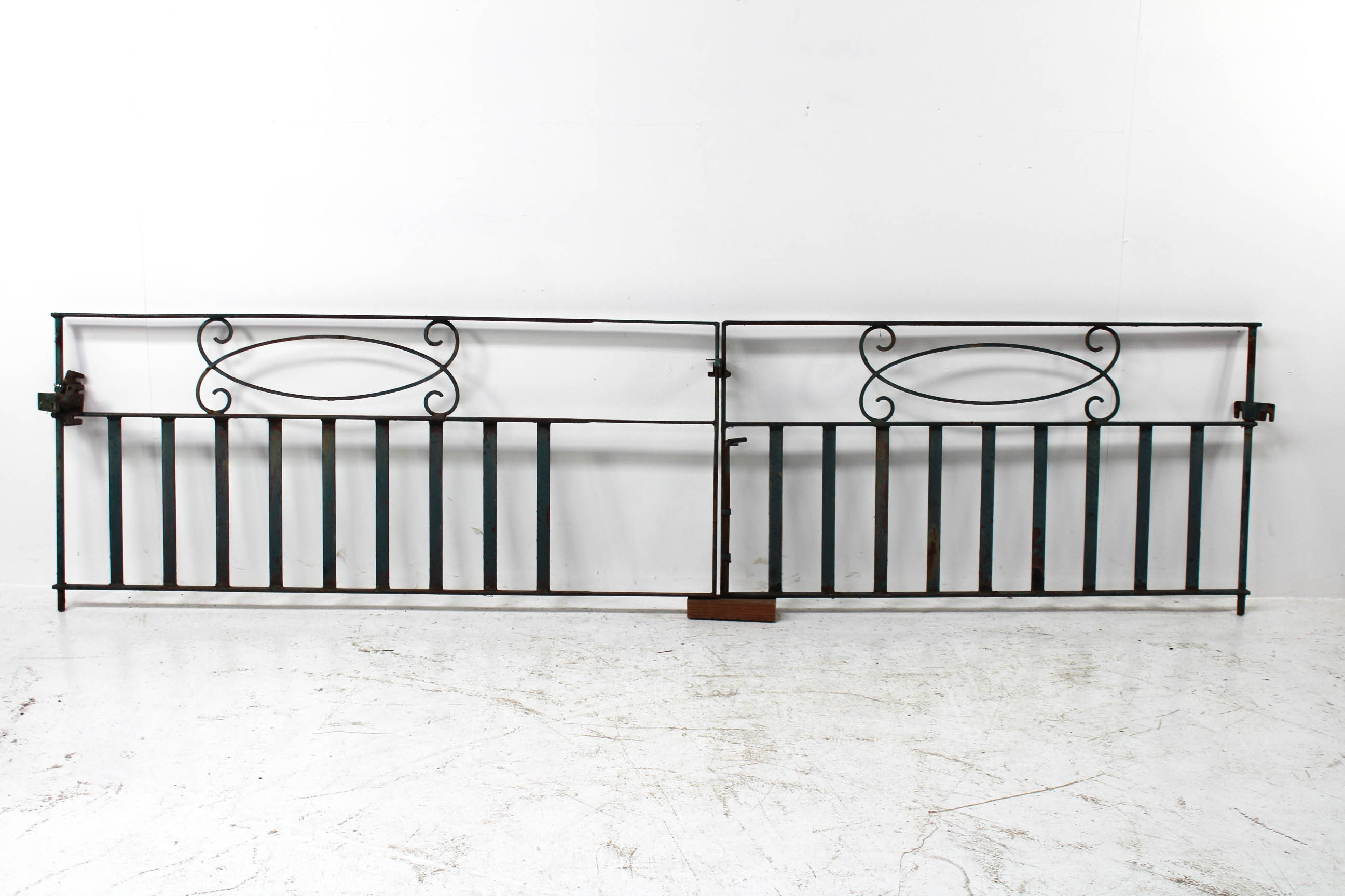 Cool Driveway Gates | Renovators Paradise - Period Gates