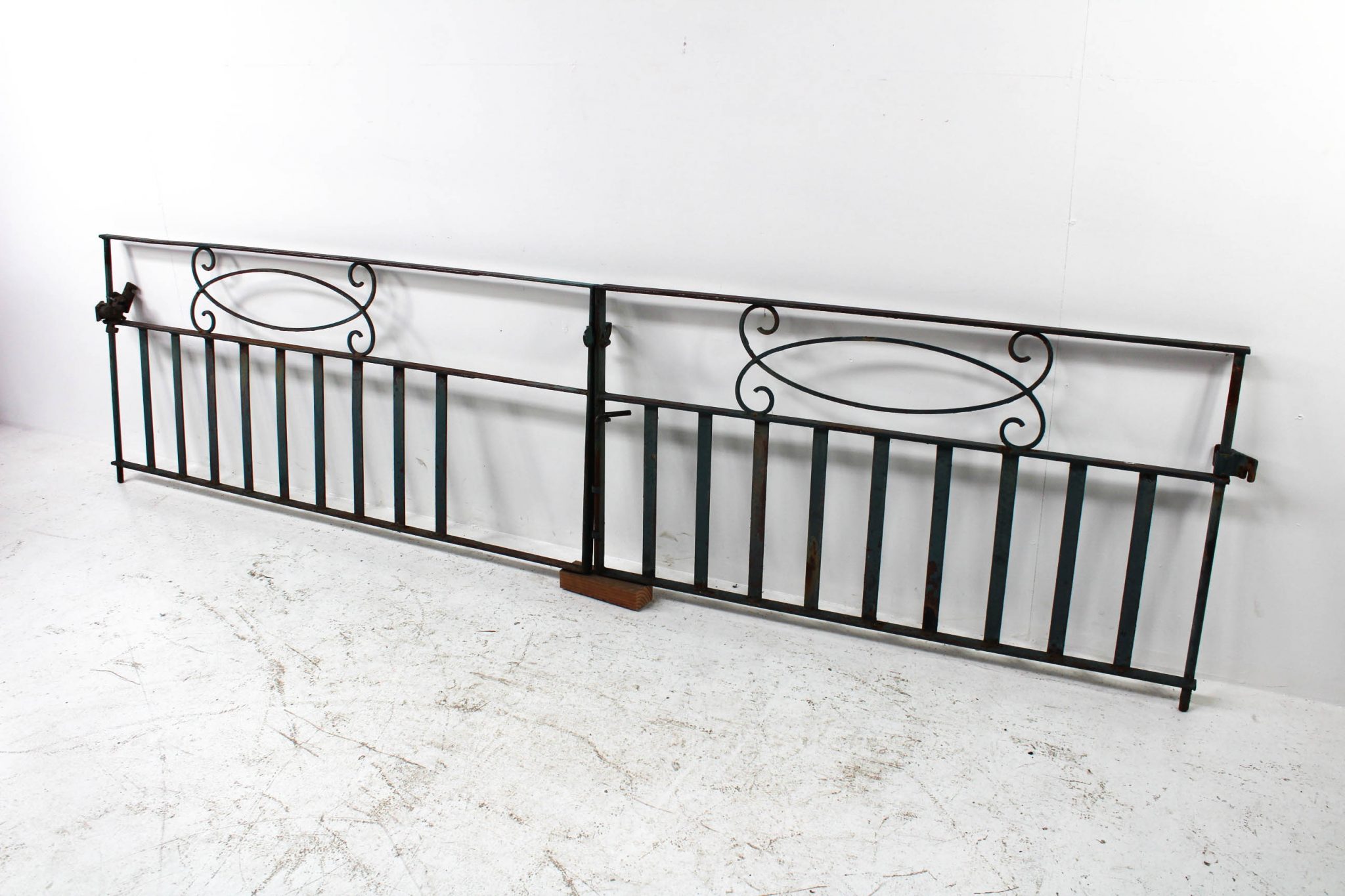 Cool Driveway Gates | Renovators Paradise - Period Gates