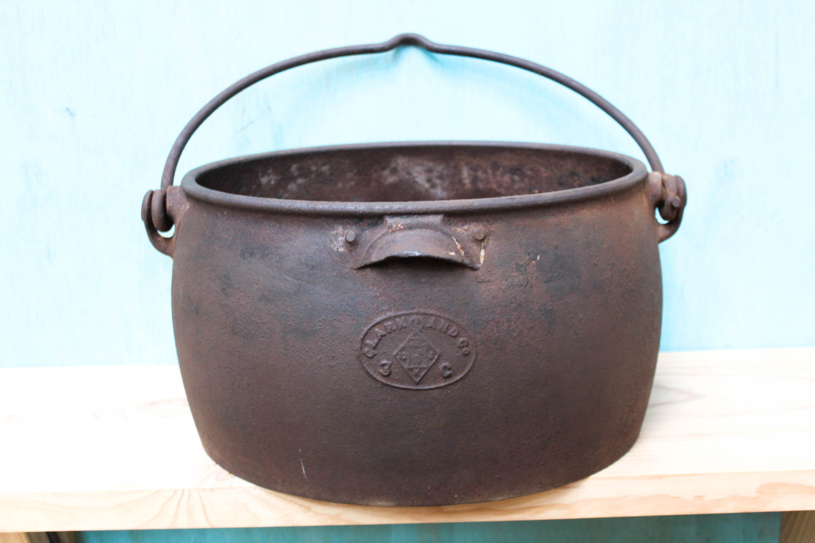 Classic Cast Iron Pot | Renovators Paradise