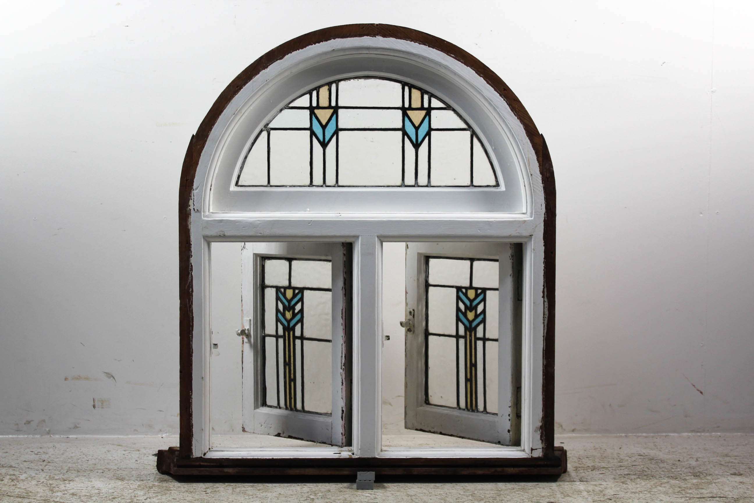 Vintage Arched Leadlight Highlight | Renovators Paradise Leadlight