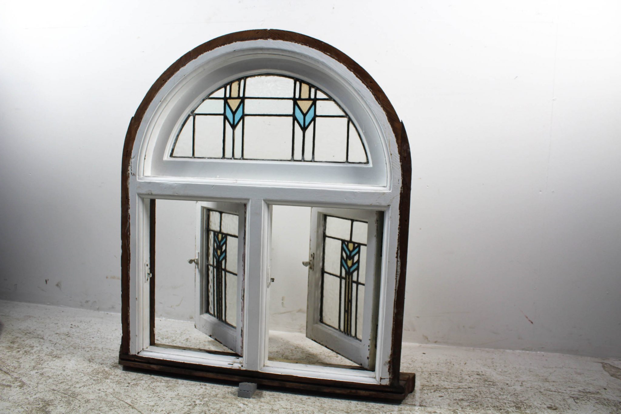 Vintage Arched Leadlight Highlight | Renovators Paradise Leadlight