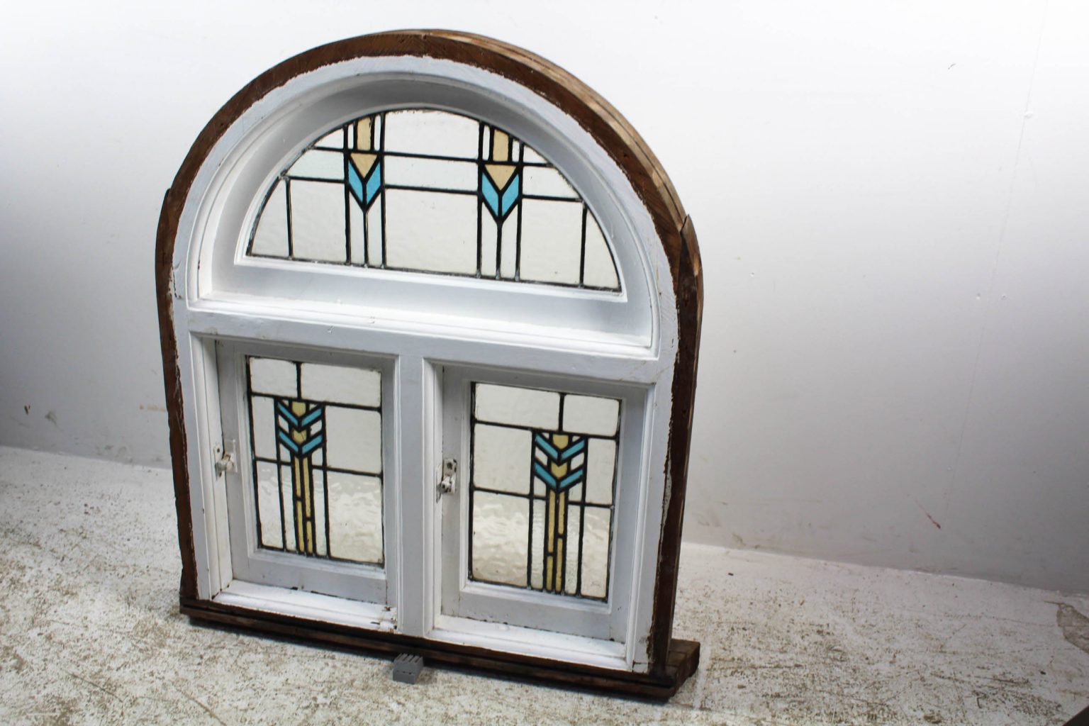 Vintage Arched Leadlight Highlight | Renovators Paradise Leadlight