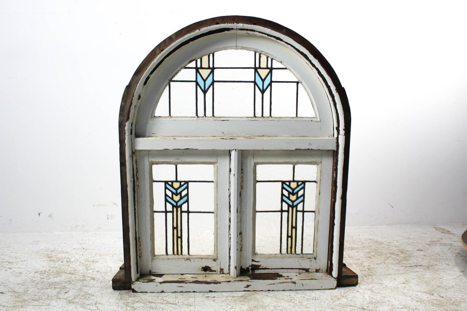 Vintage Arched Leadlight Highlight | Renovators Paradise Leadlight