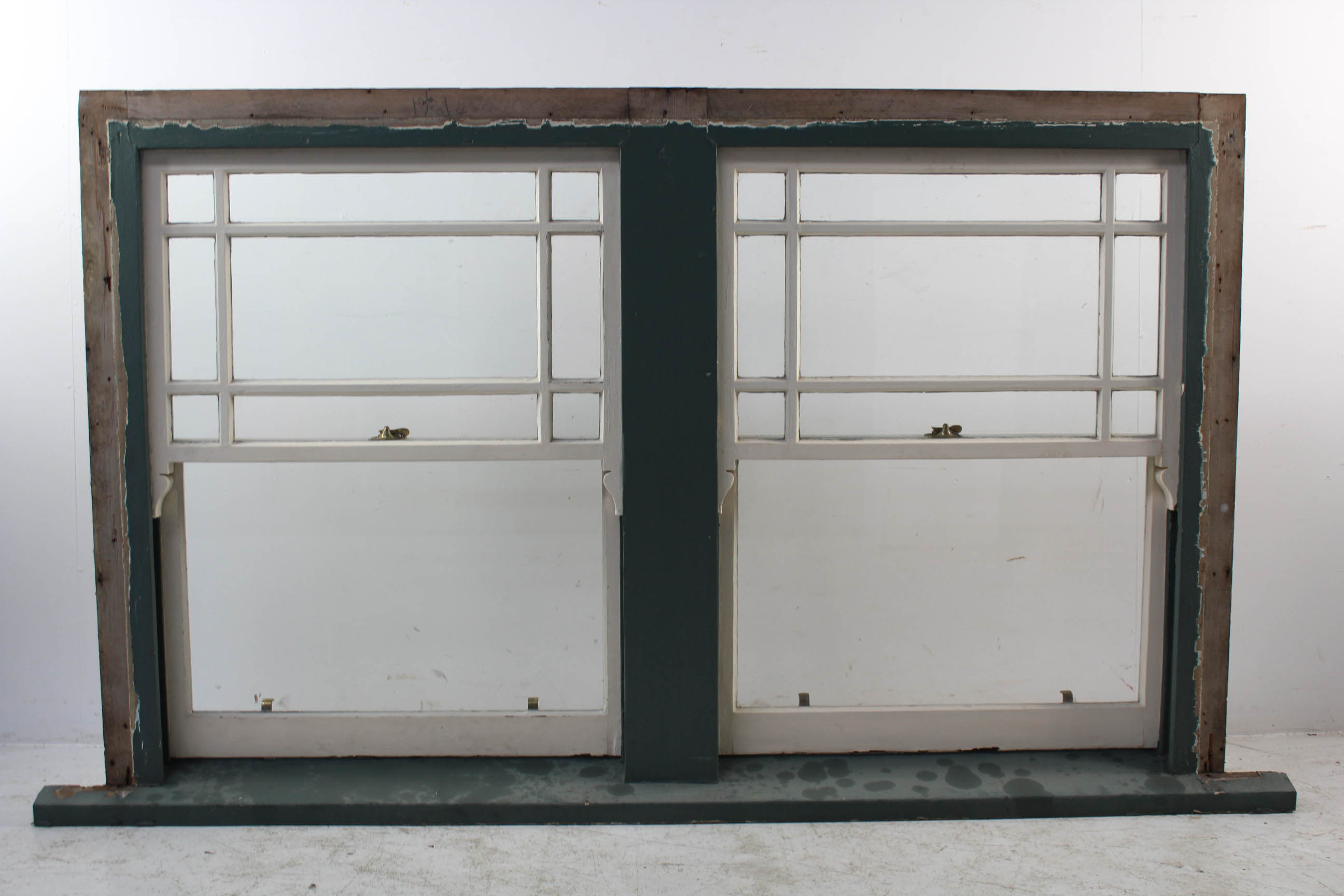 Vestibule Style Sash Window | Renovators Paradise - recycled