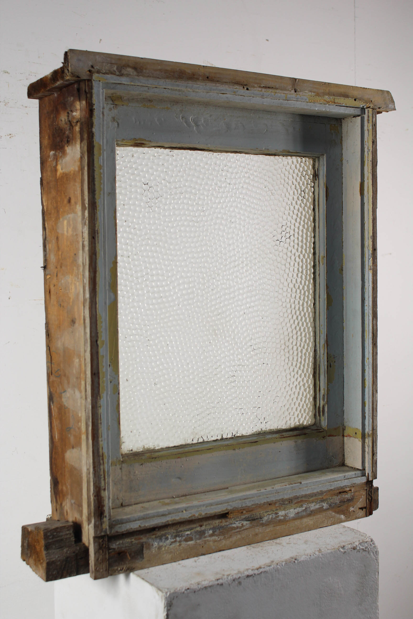 Hammer Glass Highlight | Renovators Paradise Hammer Glass Highlight