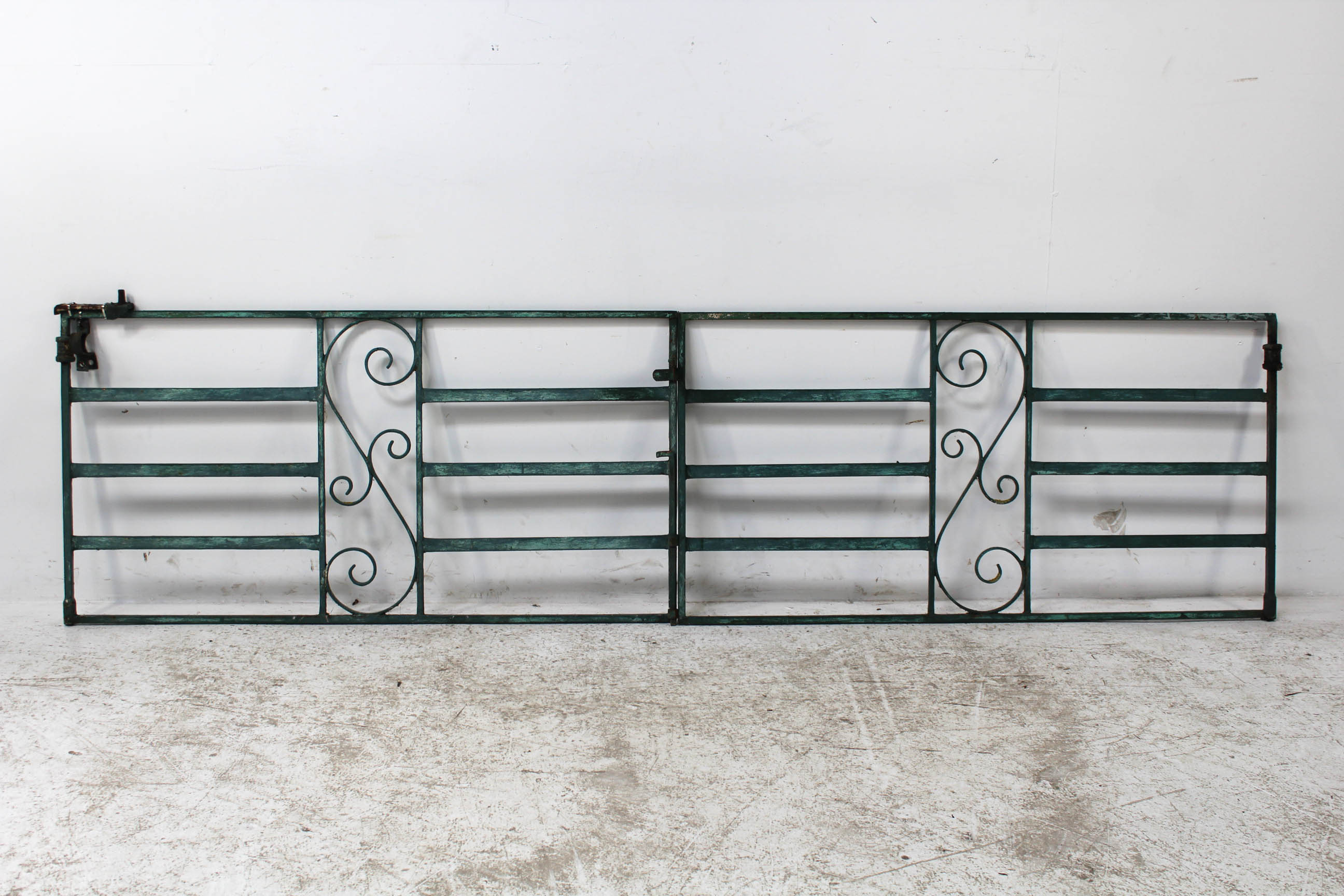 Low Deco Gate Set | Renovators Paradise Low Deco Gate Set