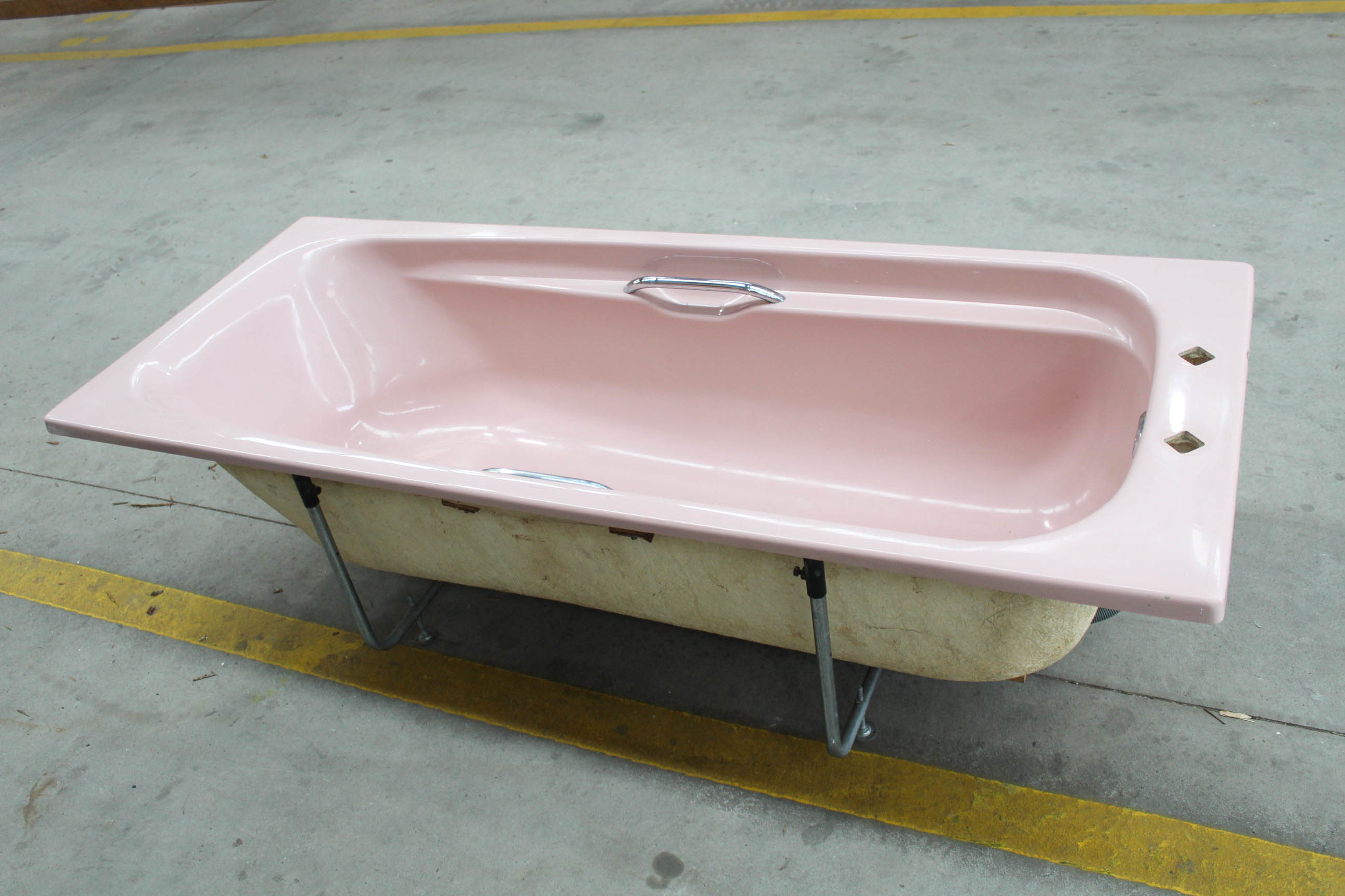 Recycled Pink Bath | Renovators Paradise