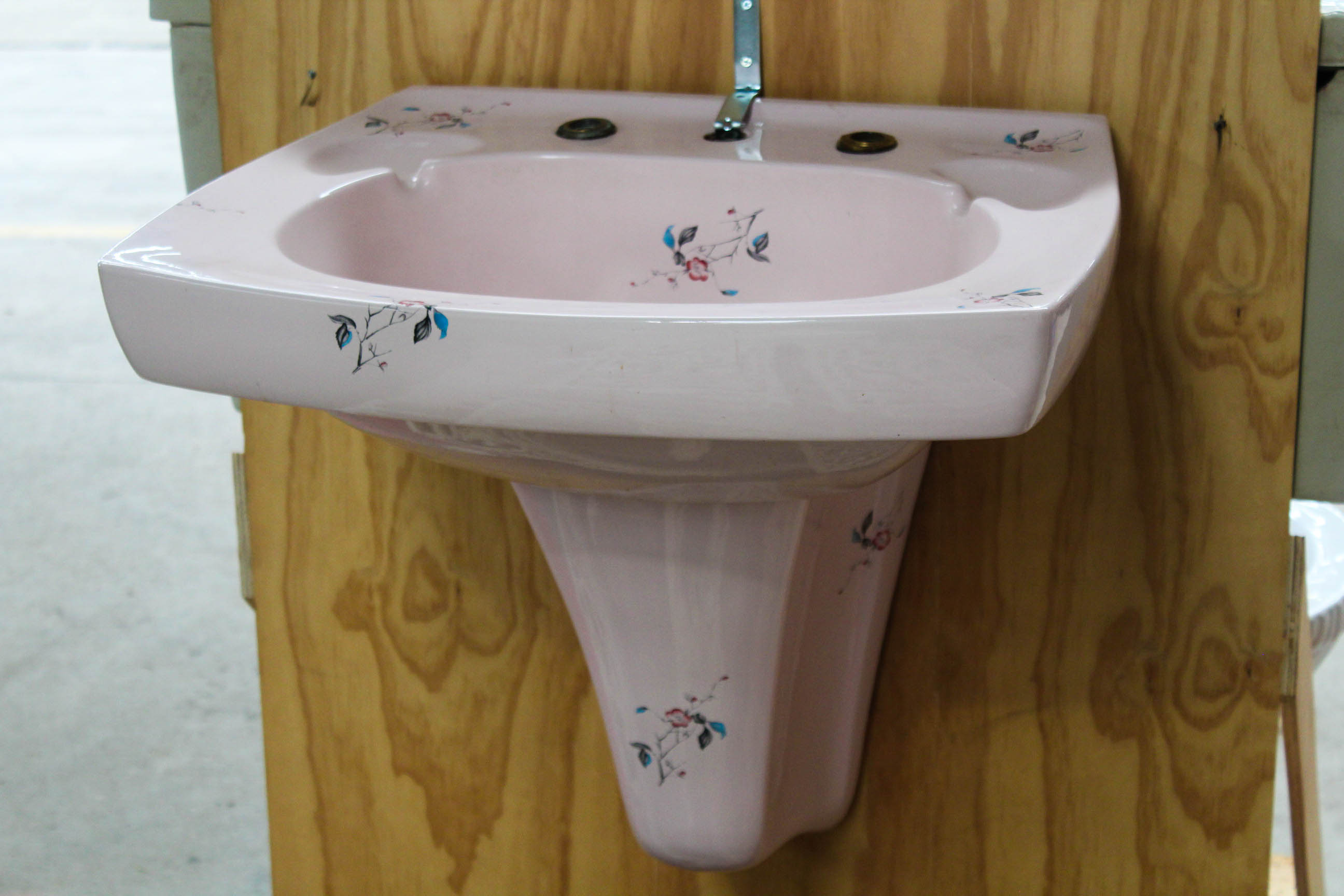 Pink Post War Basin | Renovators Paradise Pink Post War Basin