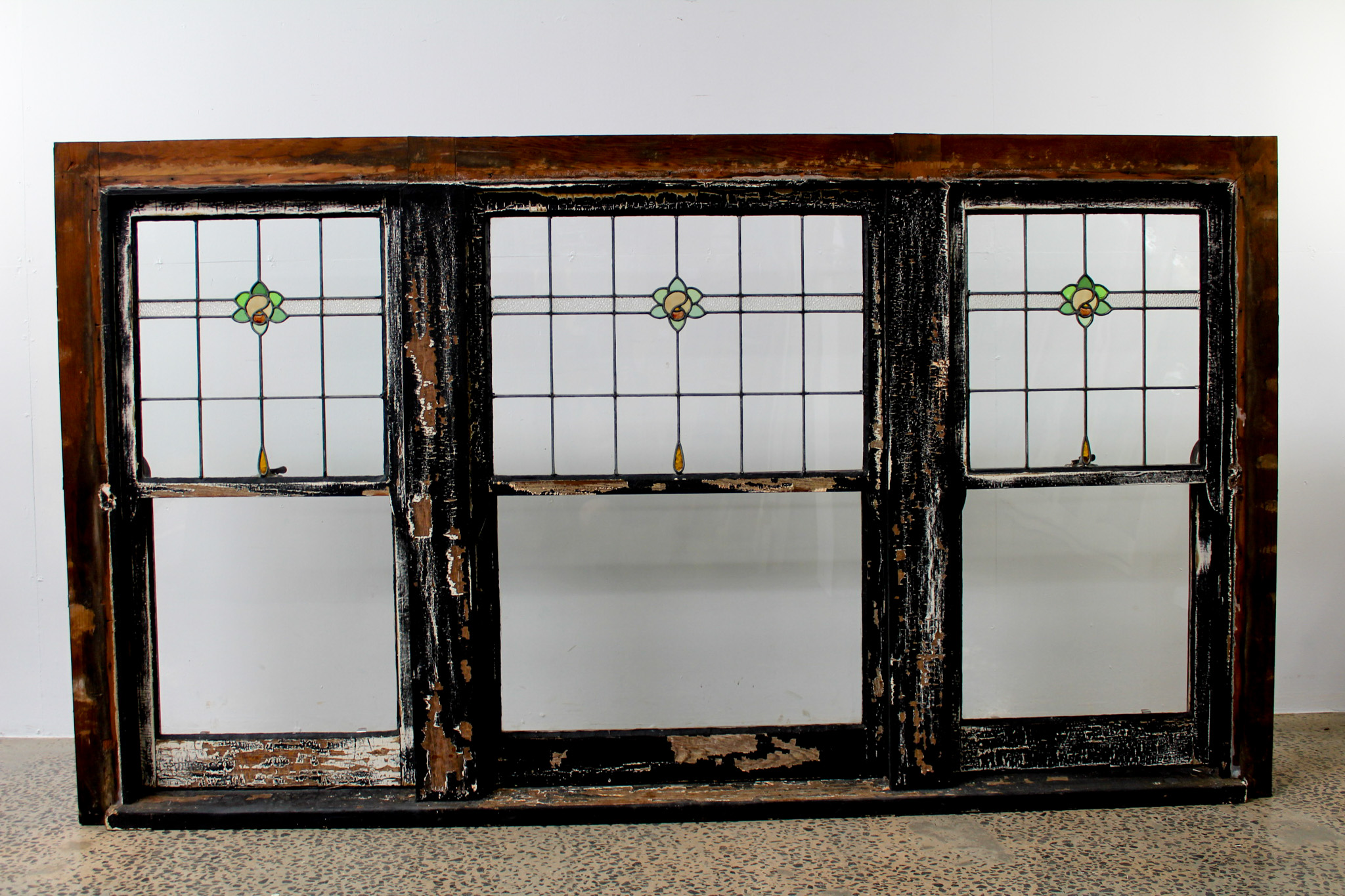 Lovely Leadlight Sash Windows | Renovators Paradise - Recycled Window