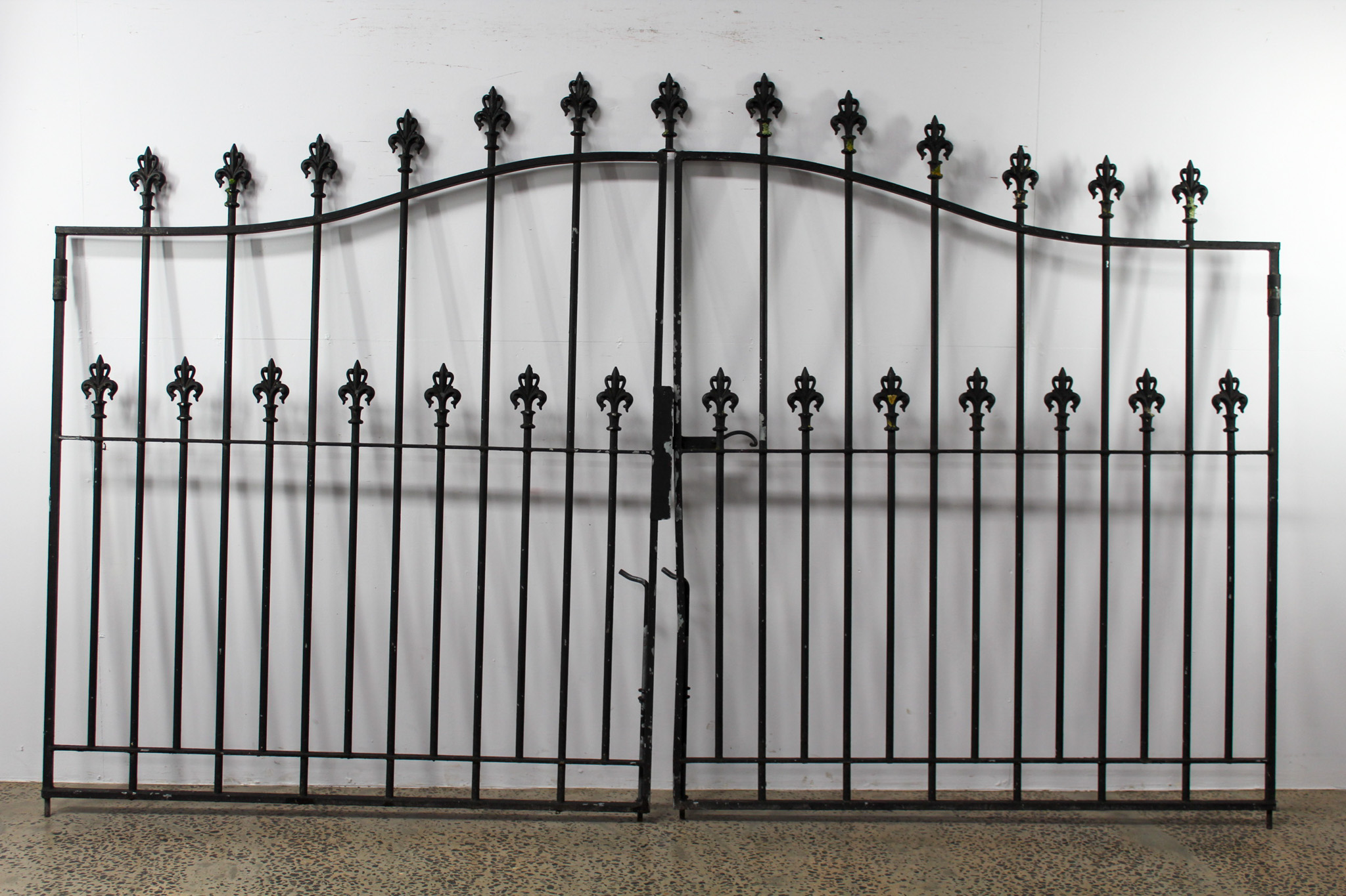 Ashwood Driveway Gate Set | Renovators Paradise - Second Hand Gates